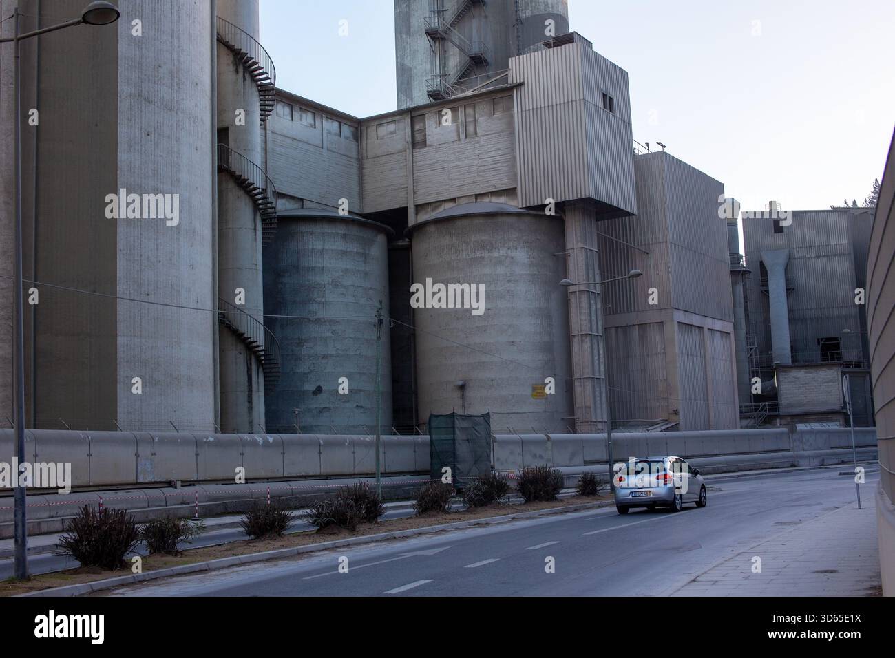 Industrial towers silos cement hi-res stock photography and images - Alamy