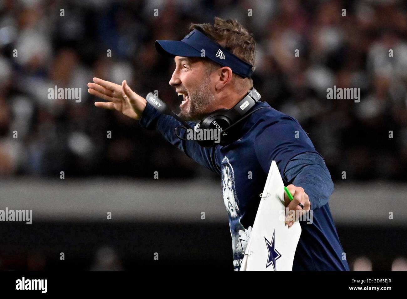 Dallas Cowboys head coach Brian Schottenheimer celebrates a Cowboys ...
