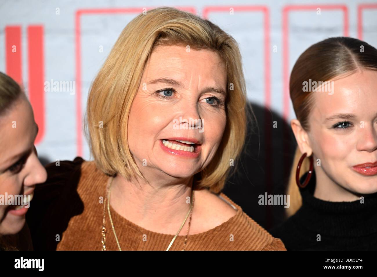 18 November 2025, Bavaria, Munich: Actress Annette Frier comes to the ...