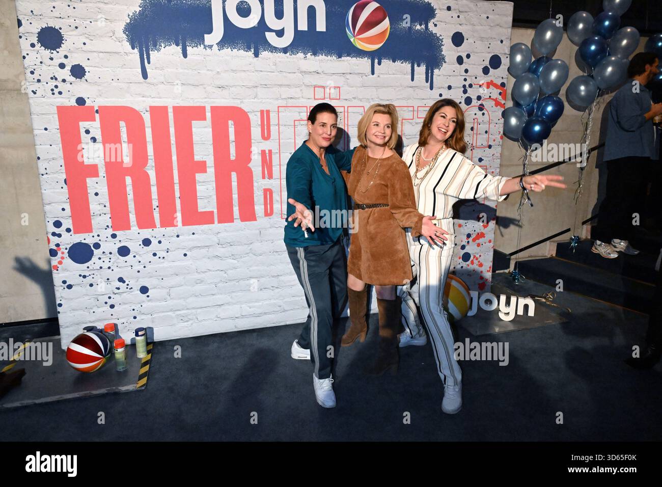Munich, Germany. 18th Nov, 2025. Actresses Elena Uhlig (l-r), Annette ...