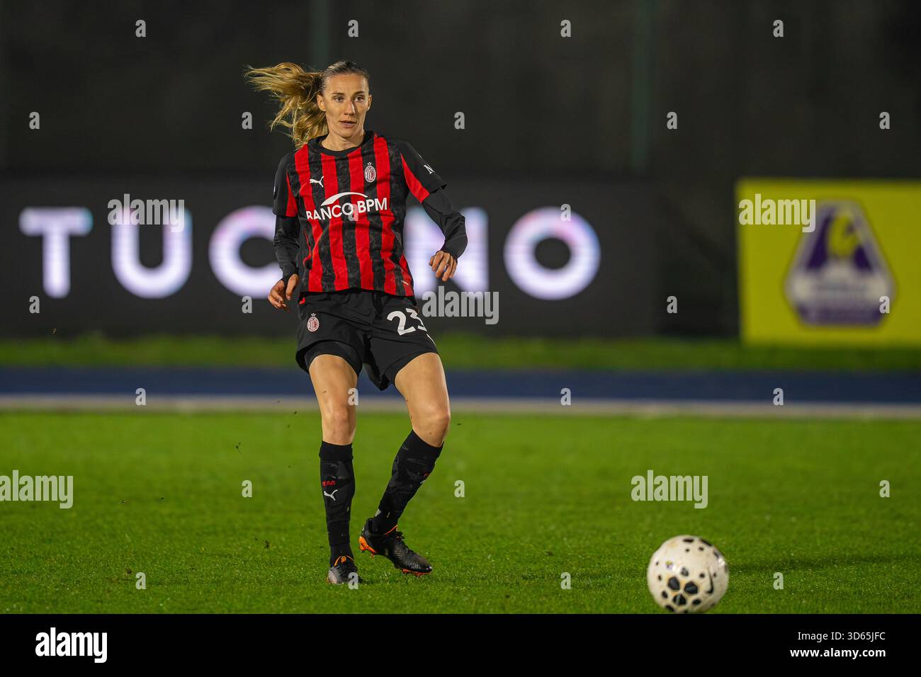 COMO, ITALY - NOVEMBER 15: Julie Piga of AC Milan in action during the ...