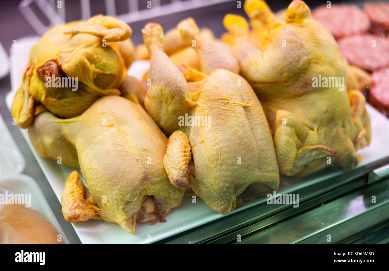 Fresh chickens supermarket hi-res stock photography and images - Alamy