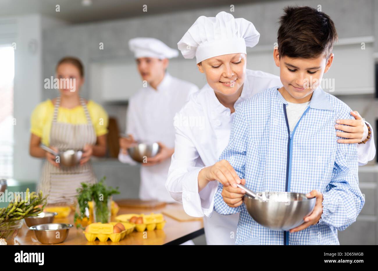 Cook 40 hi-res stock photography and images - Alamy