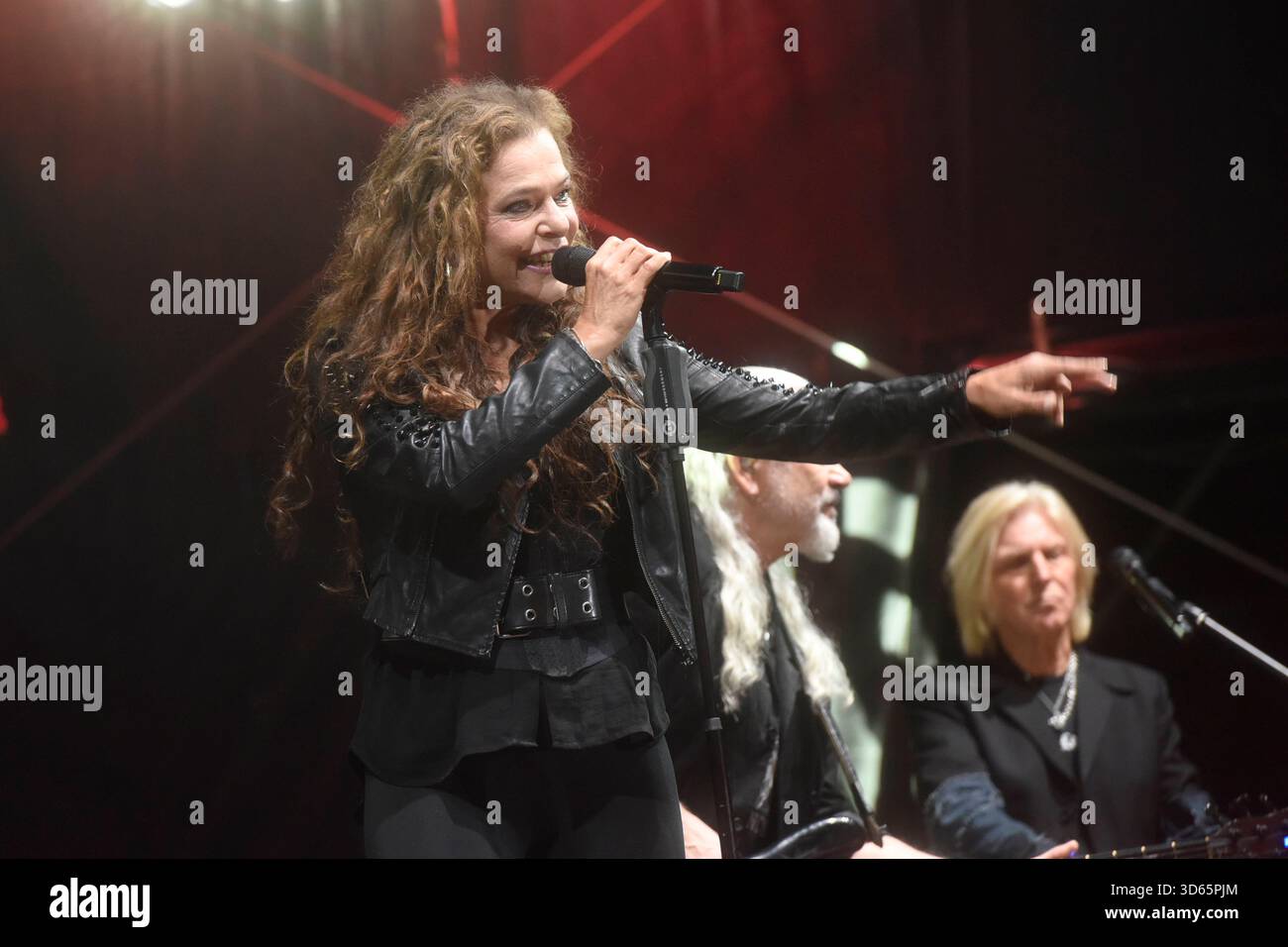 Julia Neigel und Rüdiger Barton spielen mit ihrer Band Silly auf dem ...