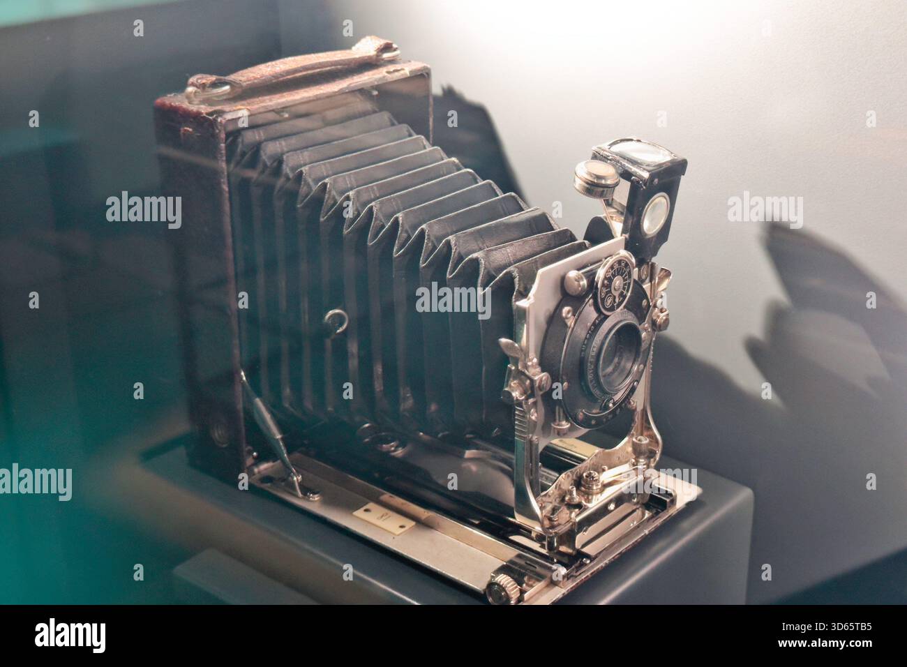 Vintage folding bellows camera showcased in a glass display at MuFo ...