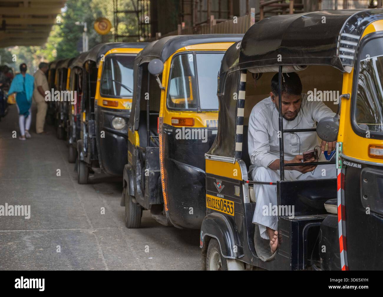 Cng stations hi-res stock photography and images - Alamy