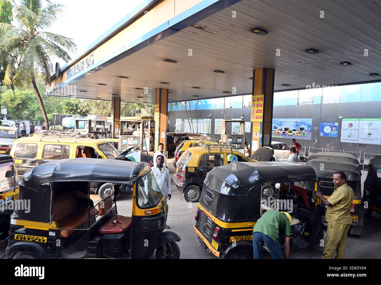 MUMBAI, INDIA - NOVEMBER 18: Long line of autorickshaws wait outside ...