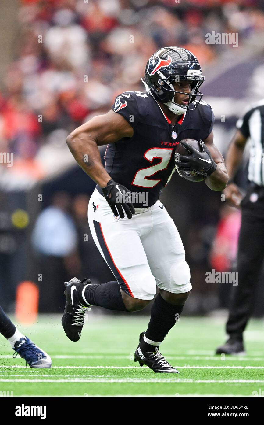 Houston Texans running back Nick Chubb (21) runs the ball in the second ...