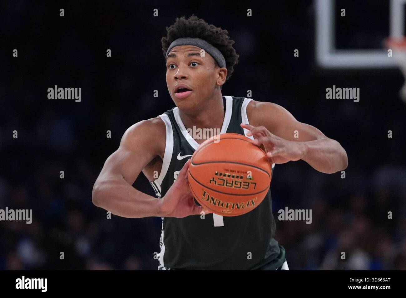 Michigan State's Jeremy Fears Jr. (1) looks to pass during the second ...