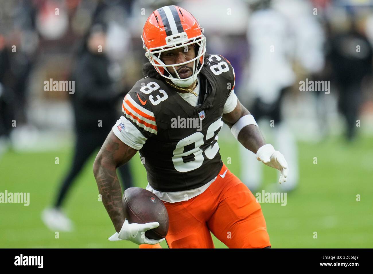 Cleveland Browns wide receiver Malachi Corley (83) warms up before an ...