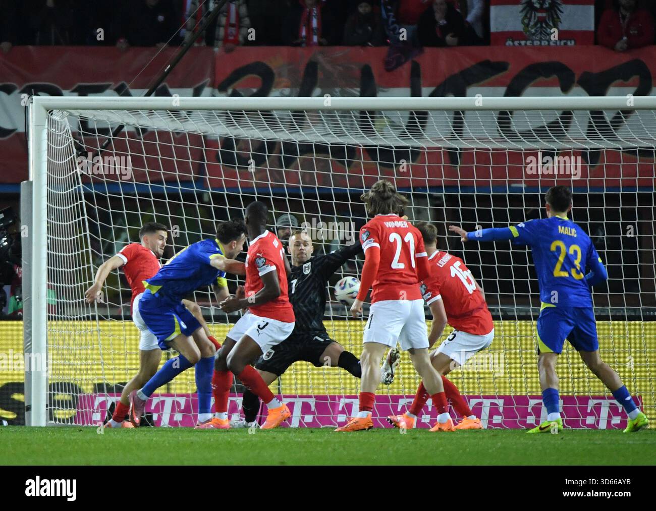 (251119) -- VIENNA, Nov. 19, 2025 (Xinhua) -- Haris Tabakovic (2nd L ...
