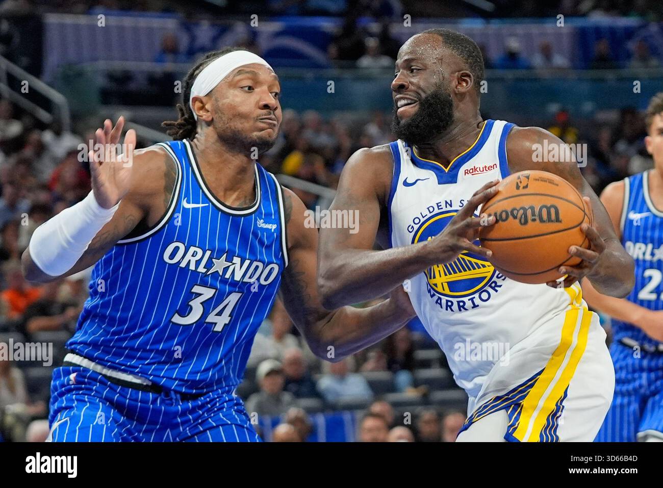 Golden State Warriors forward Draymond Green, right, drives past ...