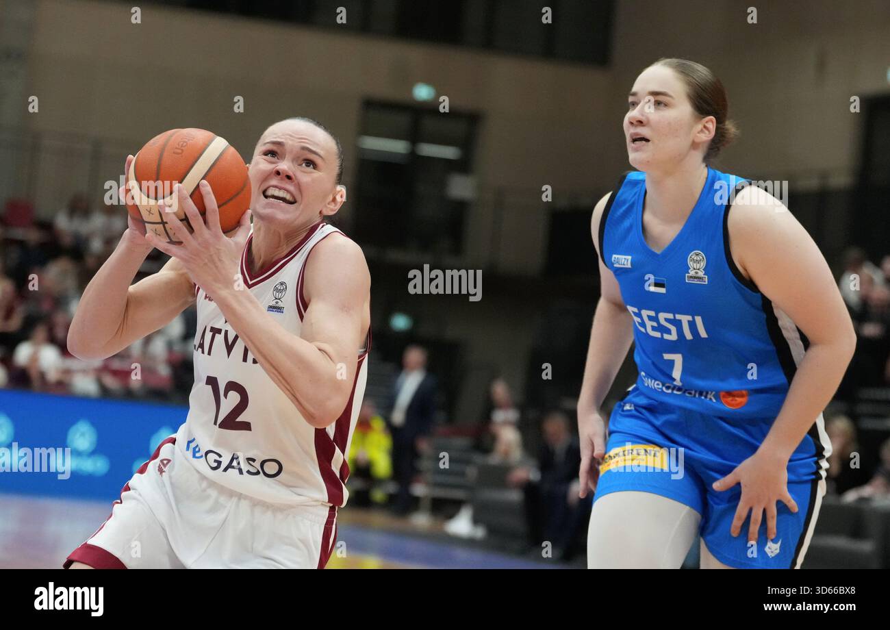 18 nov 2027 hi-res stock photography and images - Alamy