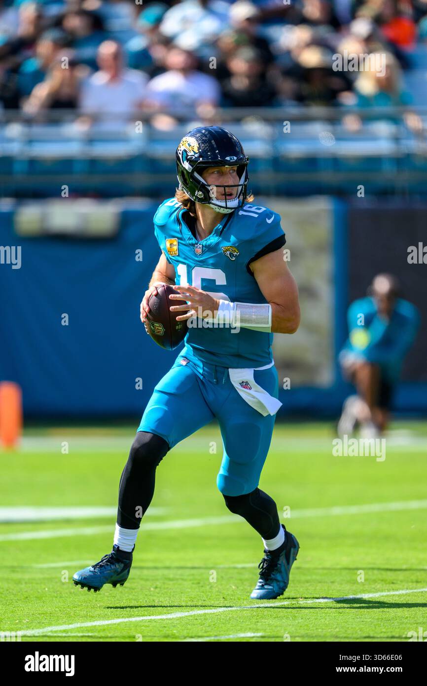 Jacksonville Jaguars quarterback Trevor Lawrence (16) looks to throw ...