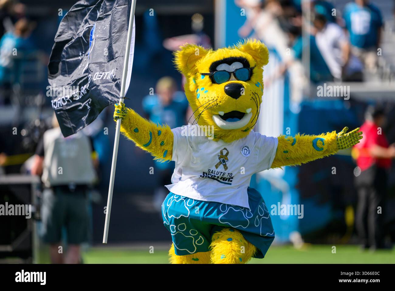 Jacksonville Jaguars mascot Jaxson de Ville runs onto the field ...
