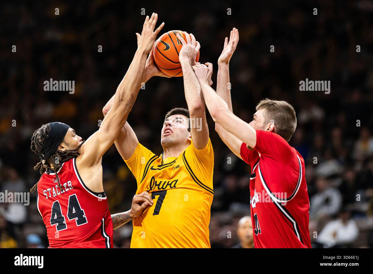 Iowa forward Alvaro Folgueiras (7) lays the ball up during an NCAA ...