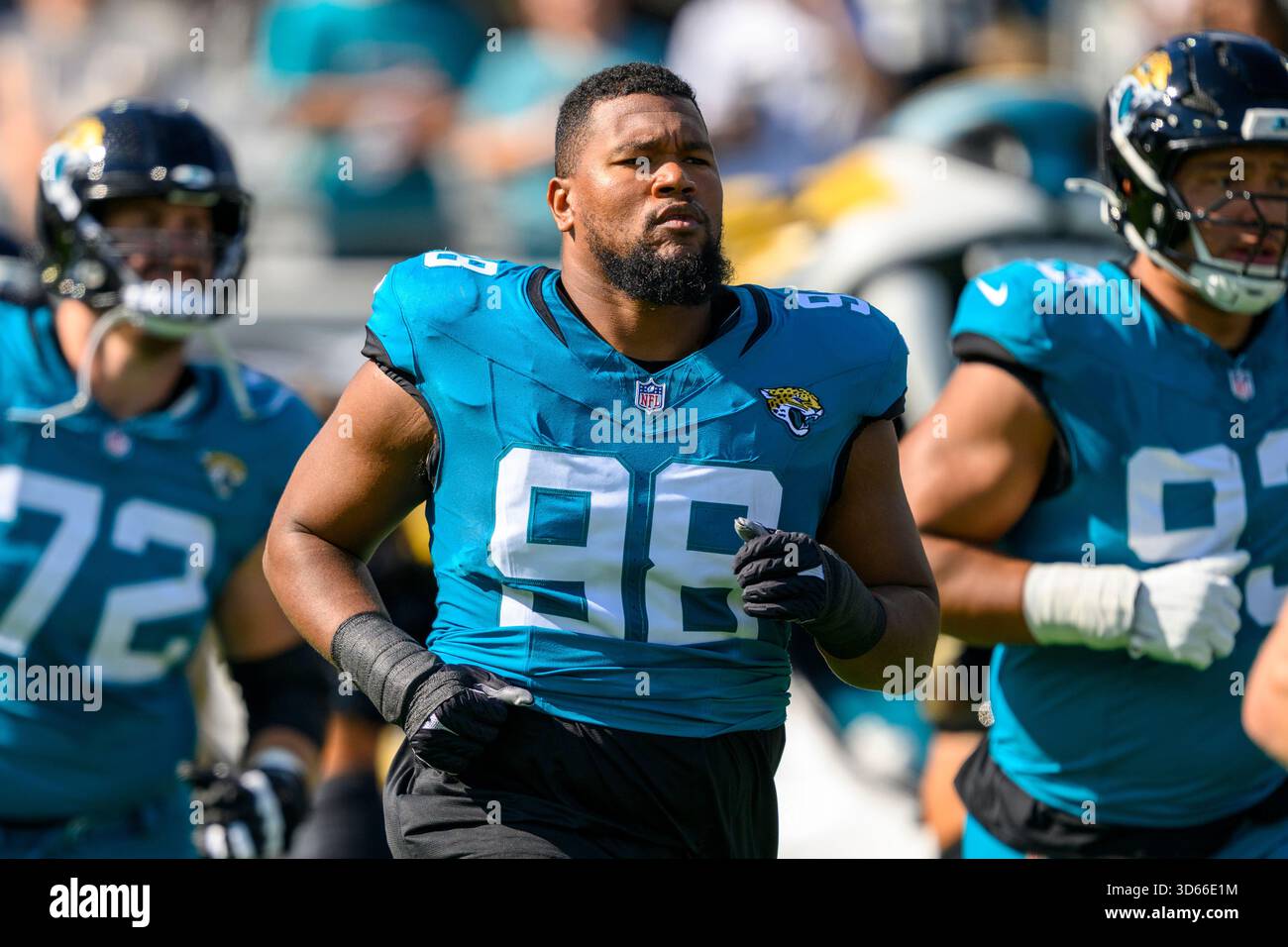 Jacksonville Jaguars defensive end Dawuane Smoot (98) runs onto the ...