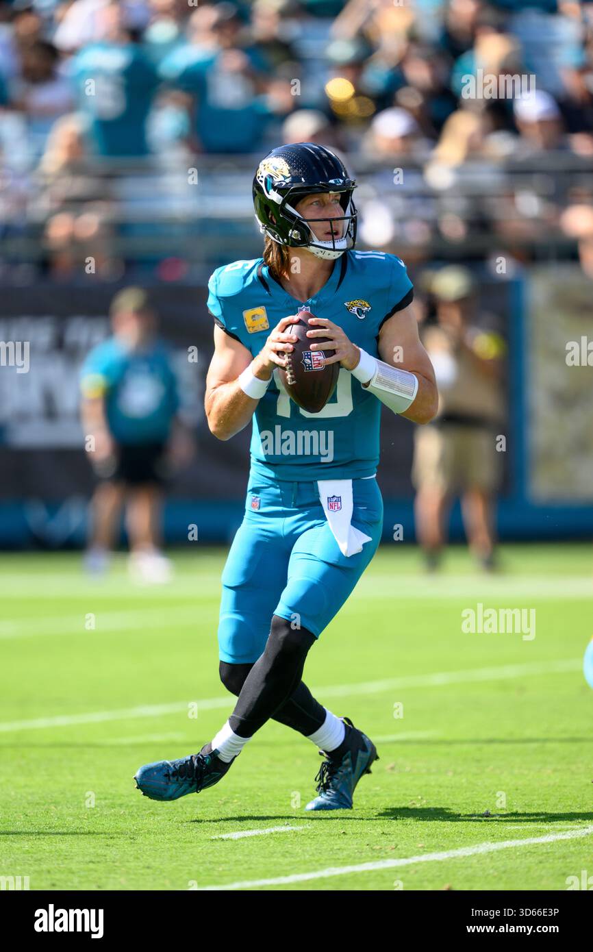Jacksonville Jaguars quarterback Trevor Lawrence (16) looks to throw ...
