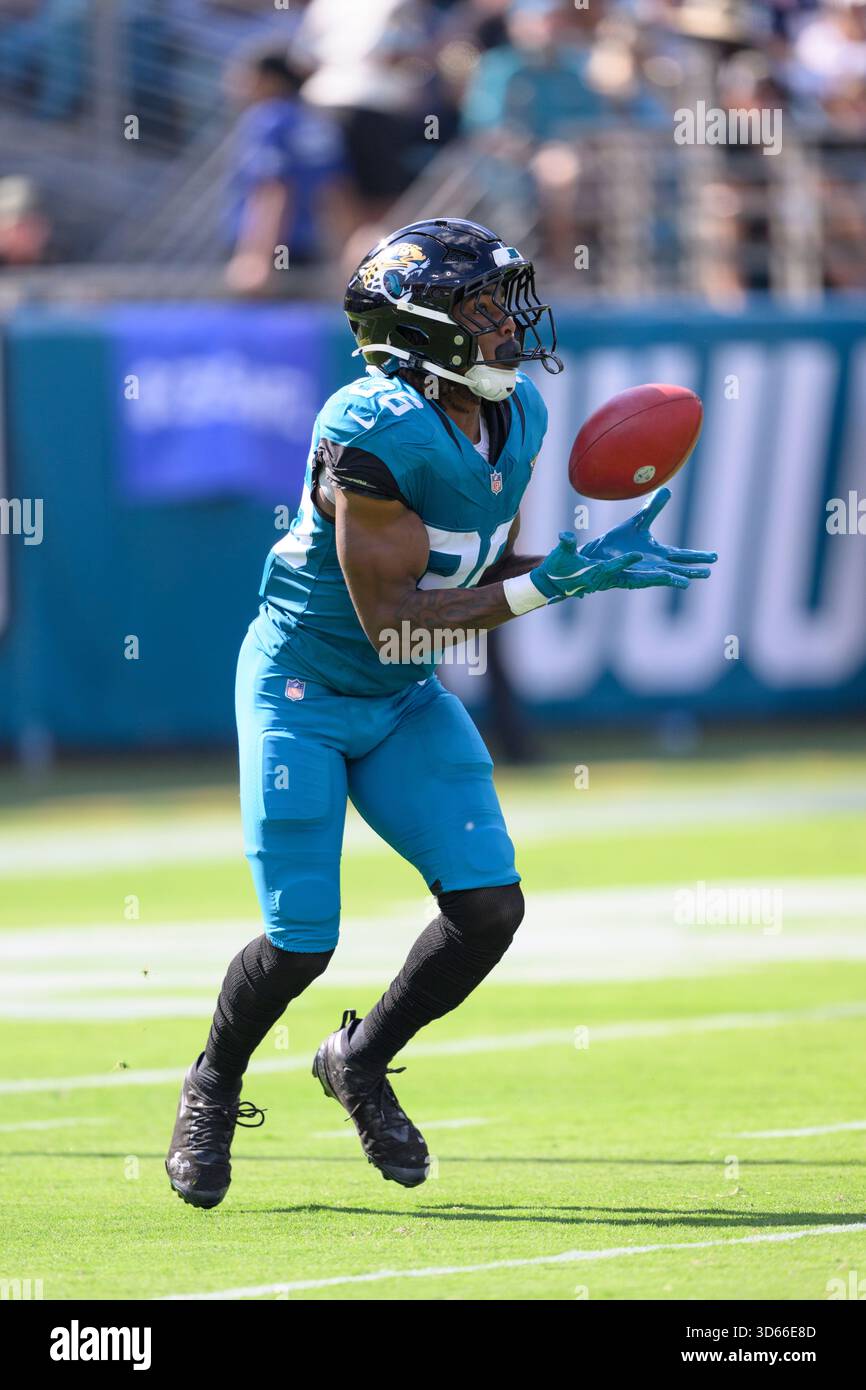 Jacksonville Jaguars running back LeQuint Allen Jr. (36) catches the ...