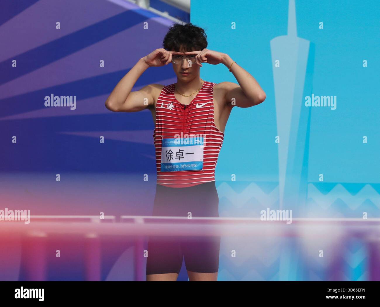 (251119) -- GUANGZHOU, Nov. 19, 2025 (Xinhua) -- Xu Zhuoyi of Shanghai ...