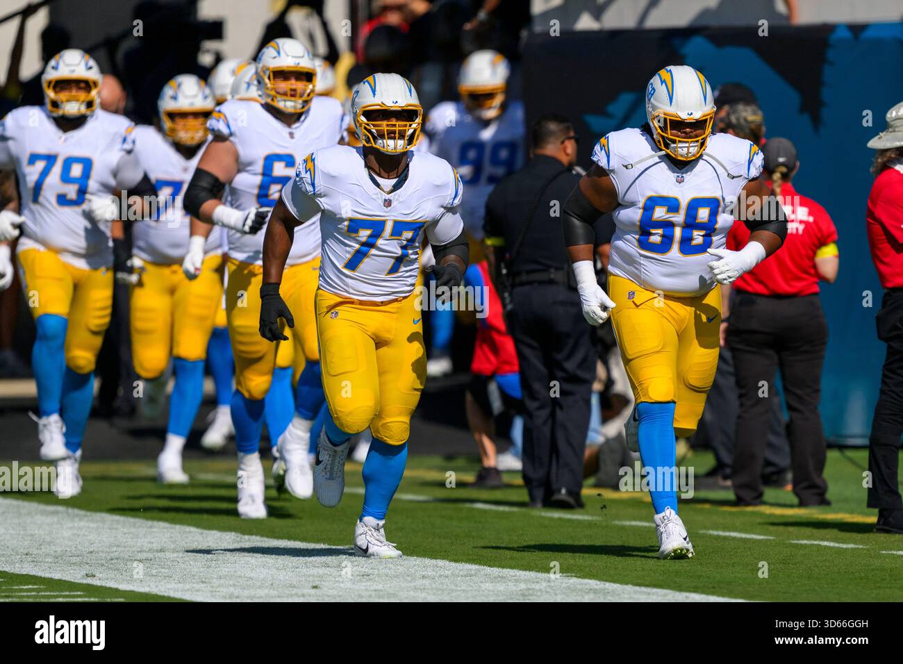 Los Angeles Chargers offensive lineman Jamaree Salyer (68) and guard ...