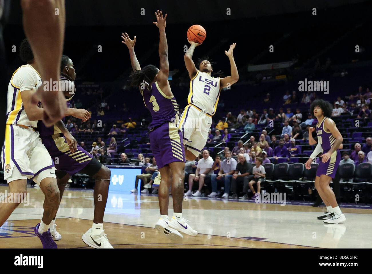 LSU Tigers guard Jalen Reece (2) shoots a fallaway jumper over Alcorn ...