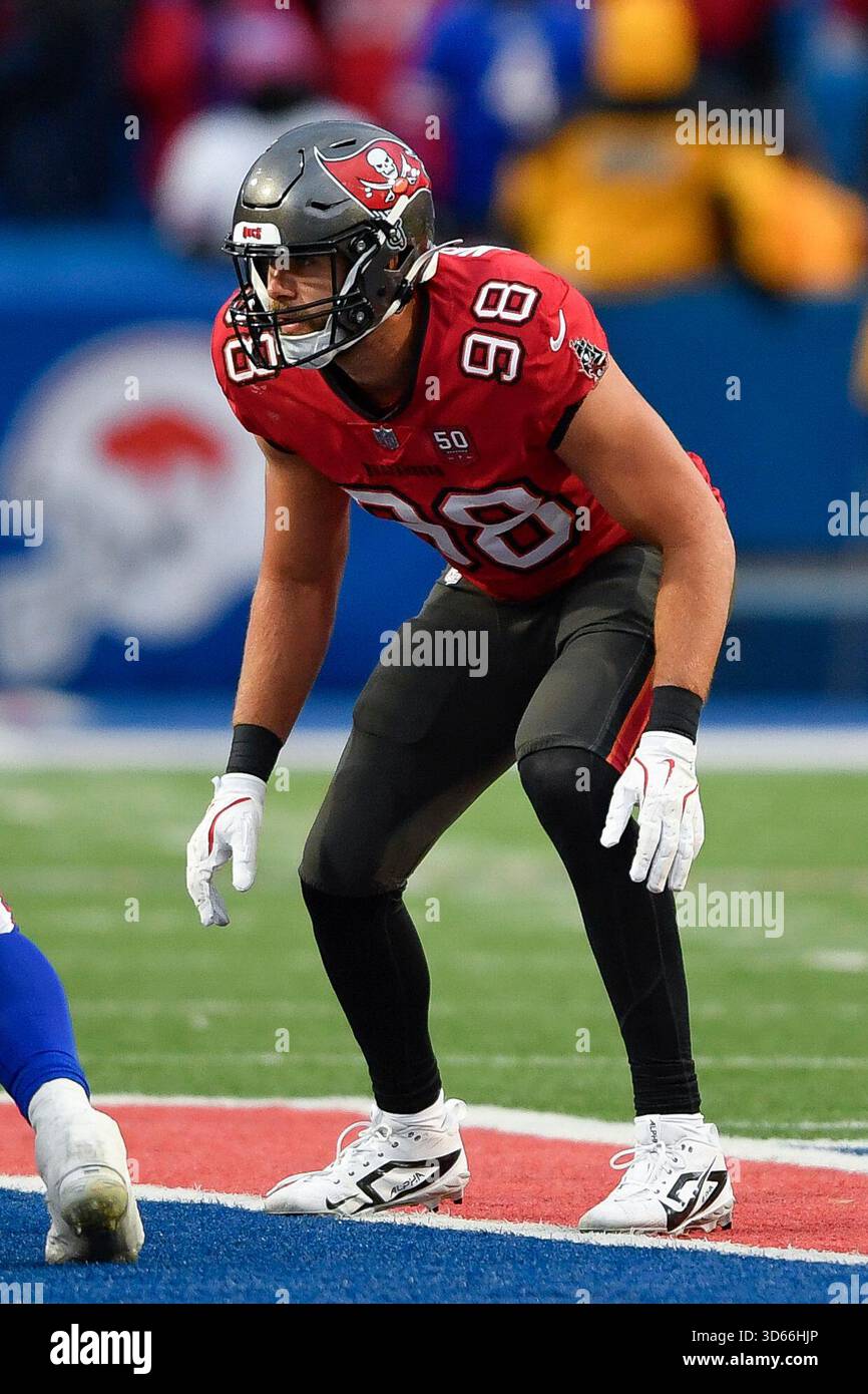 Tampa Bay Buccaneers linebacker Anthony Nelson (98) lines up during the ...