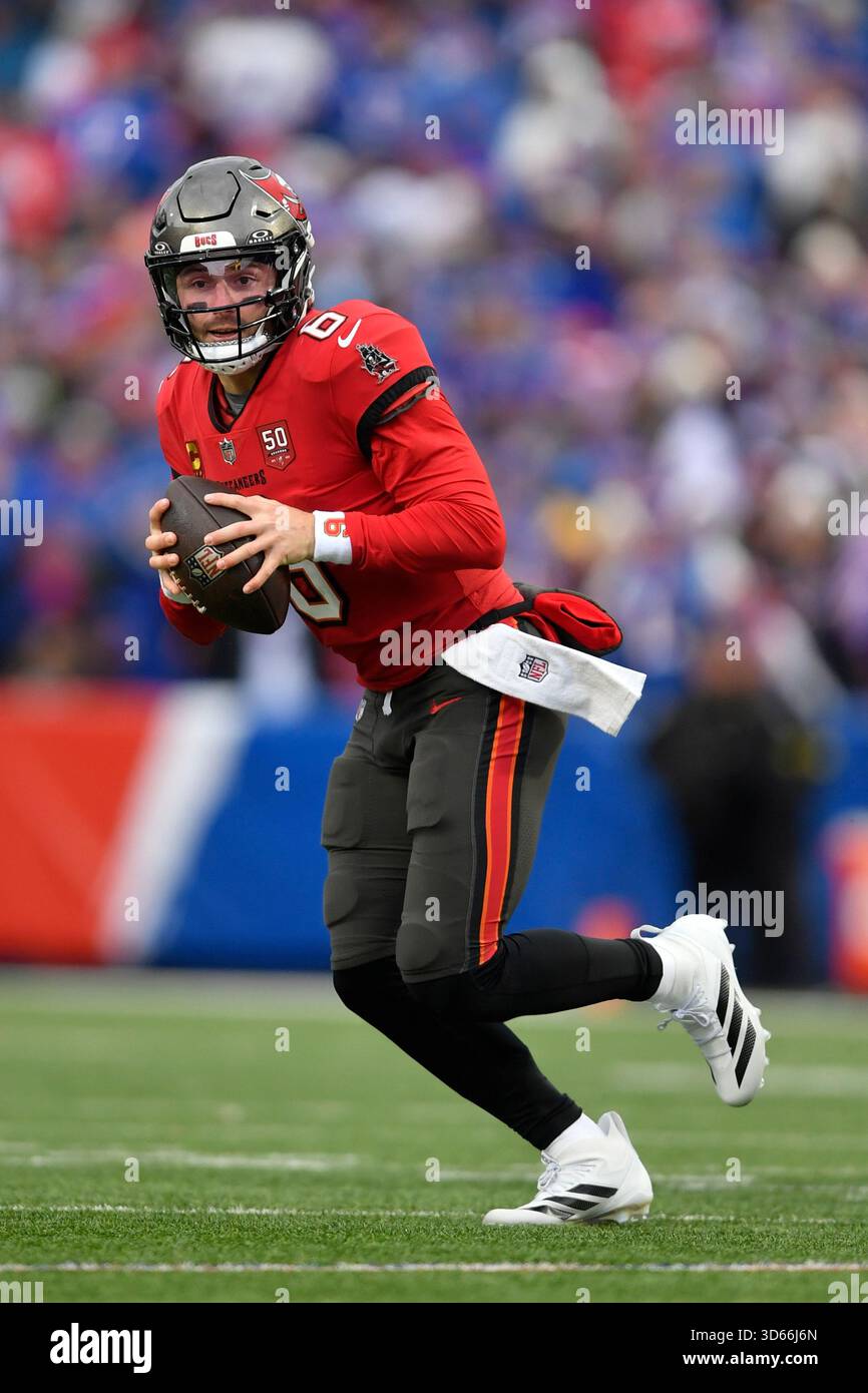 Tampa Bay Buccaneers quarterback Baker Mayfield (6) looks to pass during the first half of an ...
