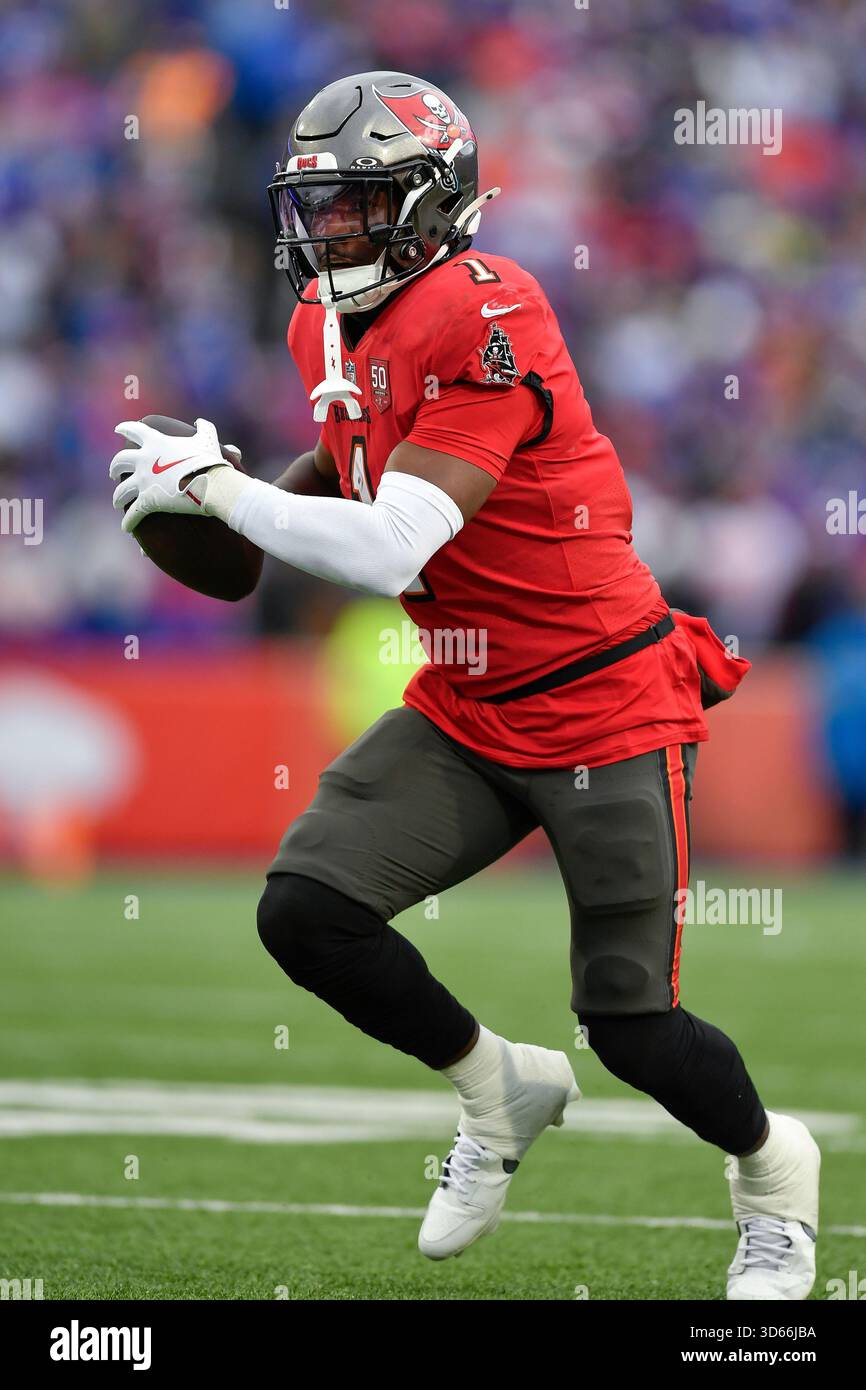 Tampa Bay Buccaneers running back Rachaad White (1) runs with the ball ...