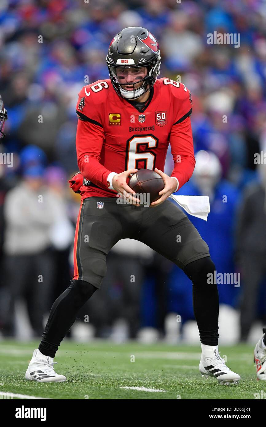Tampa Bay Buccaneers quarterback Baker Mayfield (6) looks to handoff during the second half of ...