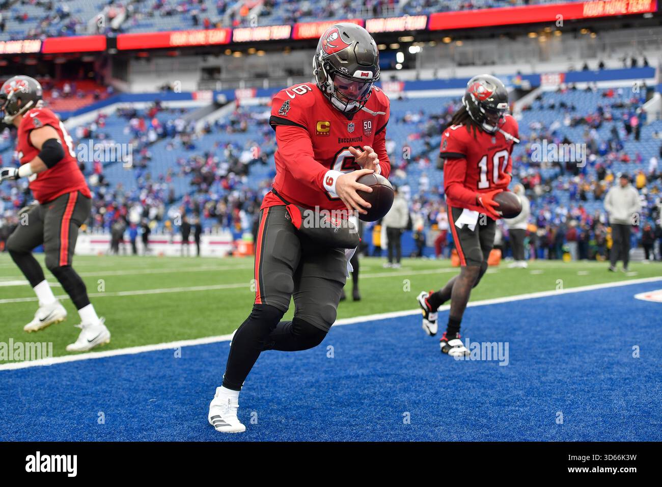 Tampa Bay Buccaneers quarterbacks Baker Mayfield, left, and Teddy Bridgewater warm up before an ...