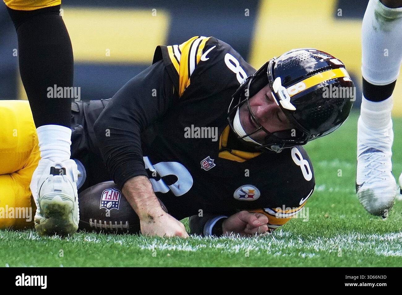 Pittsburgh Steelers quarterback Aaron Rodgers (8) gets up after being ...