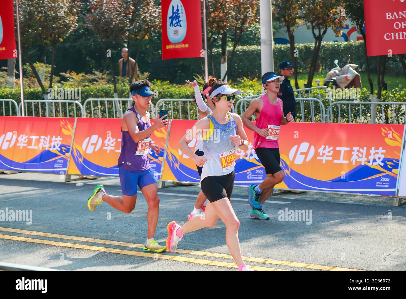 The 2025 Optics Valley Marathon kicks off in Wuhan City, central China ...