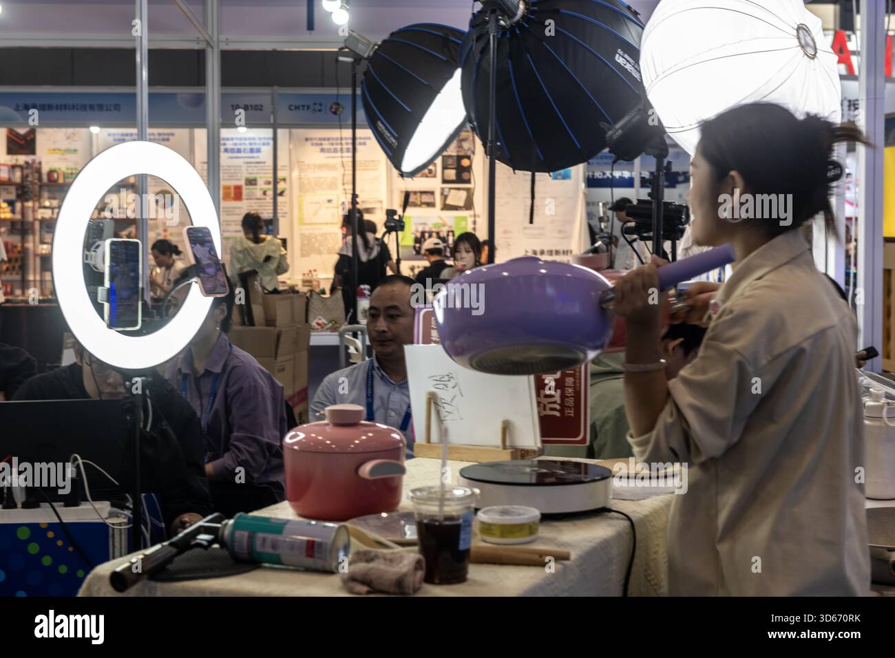 The 27th China High-Tech Fair is held in Shenzhen City, south China's ...