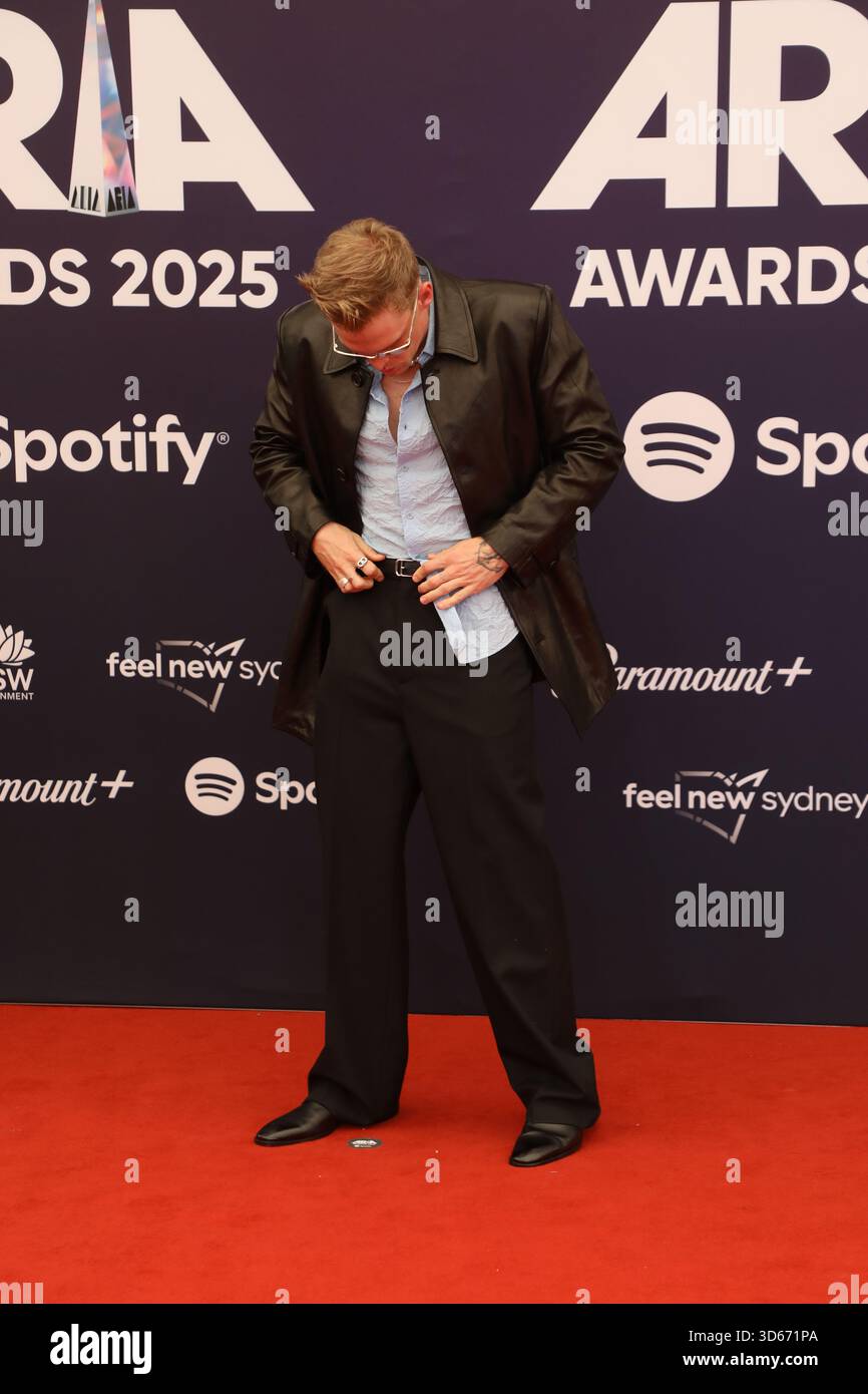 Sydney, Australia. 19th November 2025. Cody Simpson arrives on the red ...