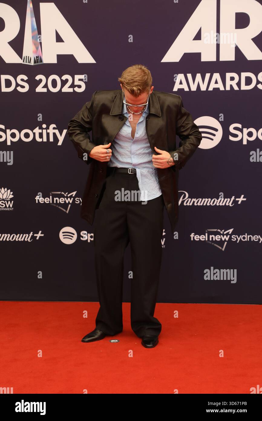 Sydney, Australia. 19th November 2025. Cody Simpson arrives on the red ...