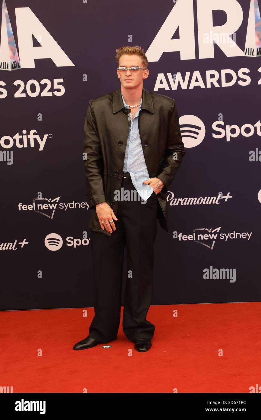 Sydney, Australia. 19th November 2025. Cody Simpson arrives on the red ...