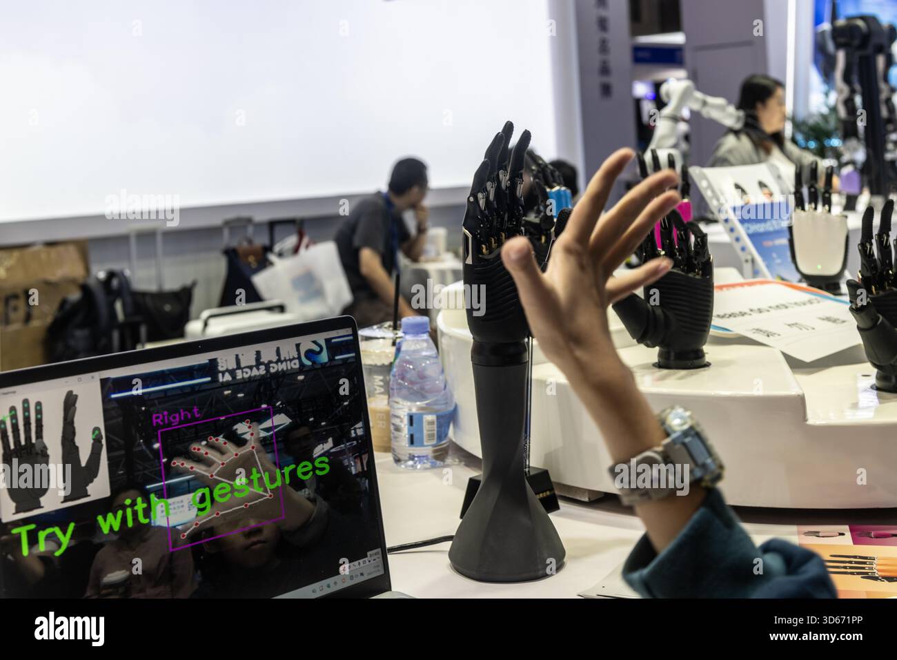 The 27th China High-Tech Fair is held in Shenzhen City, south China's ...