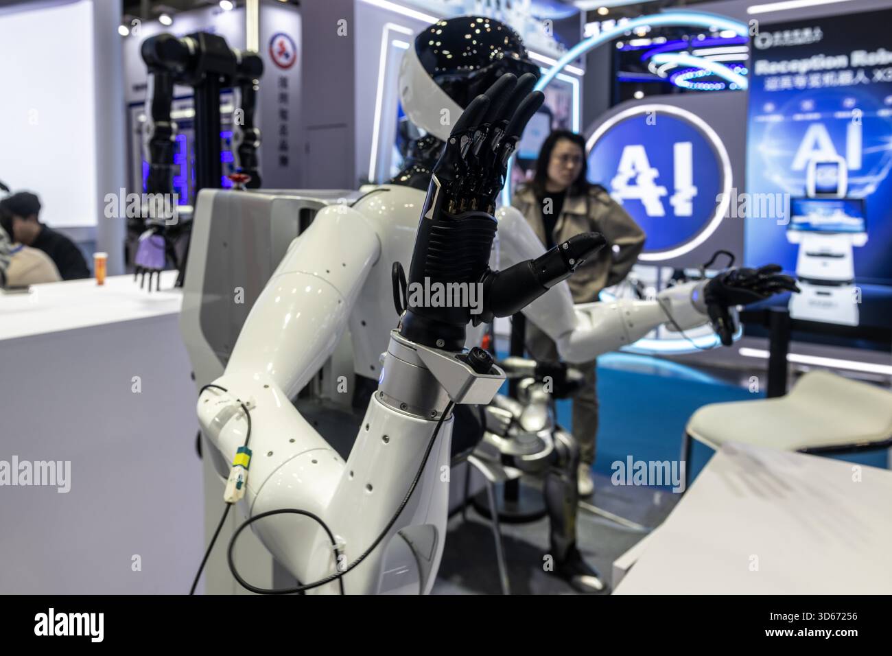 The 27th China High-Tech Fair is held in Shenzhen City, south China's ...