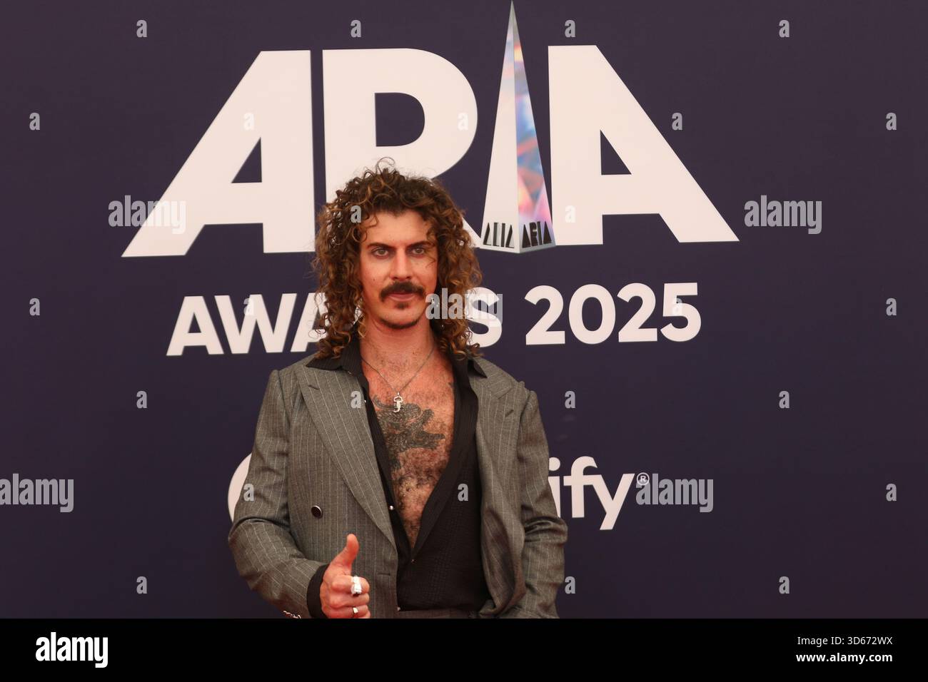 Sydney, Australia. 19th November 2025. Keli Holiday (Adam Hyde) arrives ...