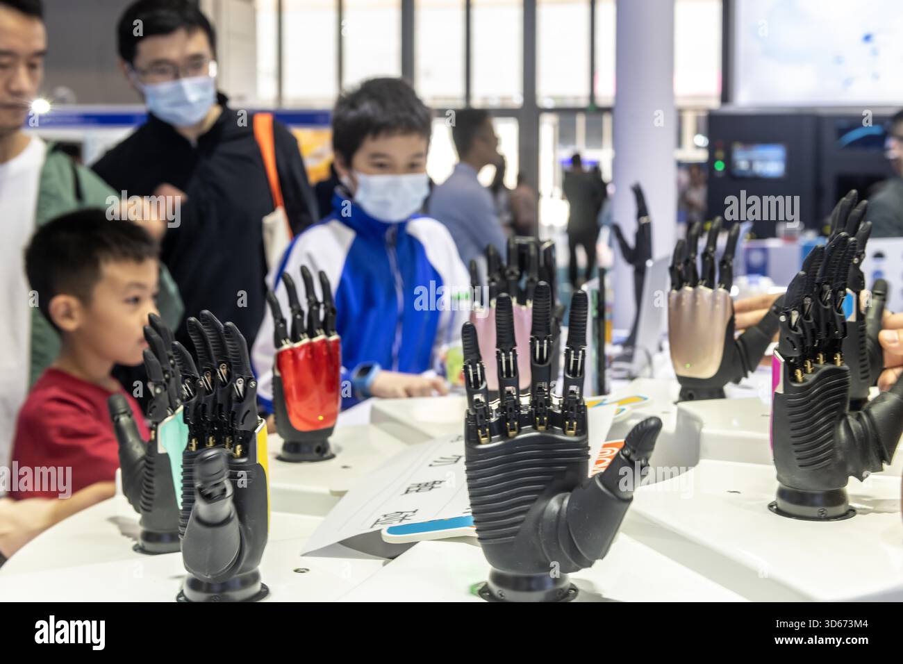 The 27th China High-Tech Fair is held in Shenzhen City, south China's ...