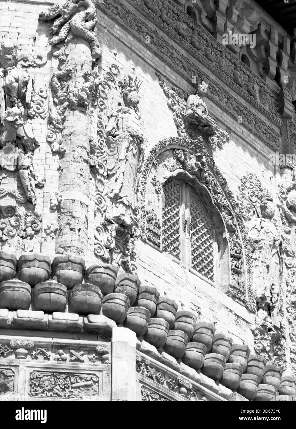 Sculpture architectural detail in Black and White Stock Photos & Images ...