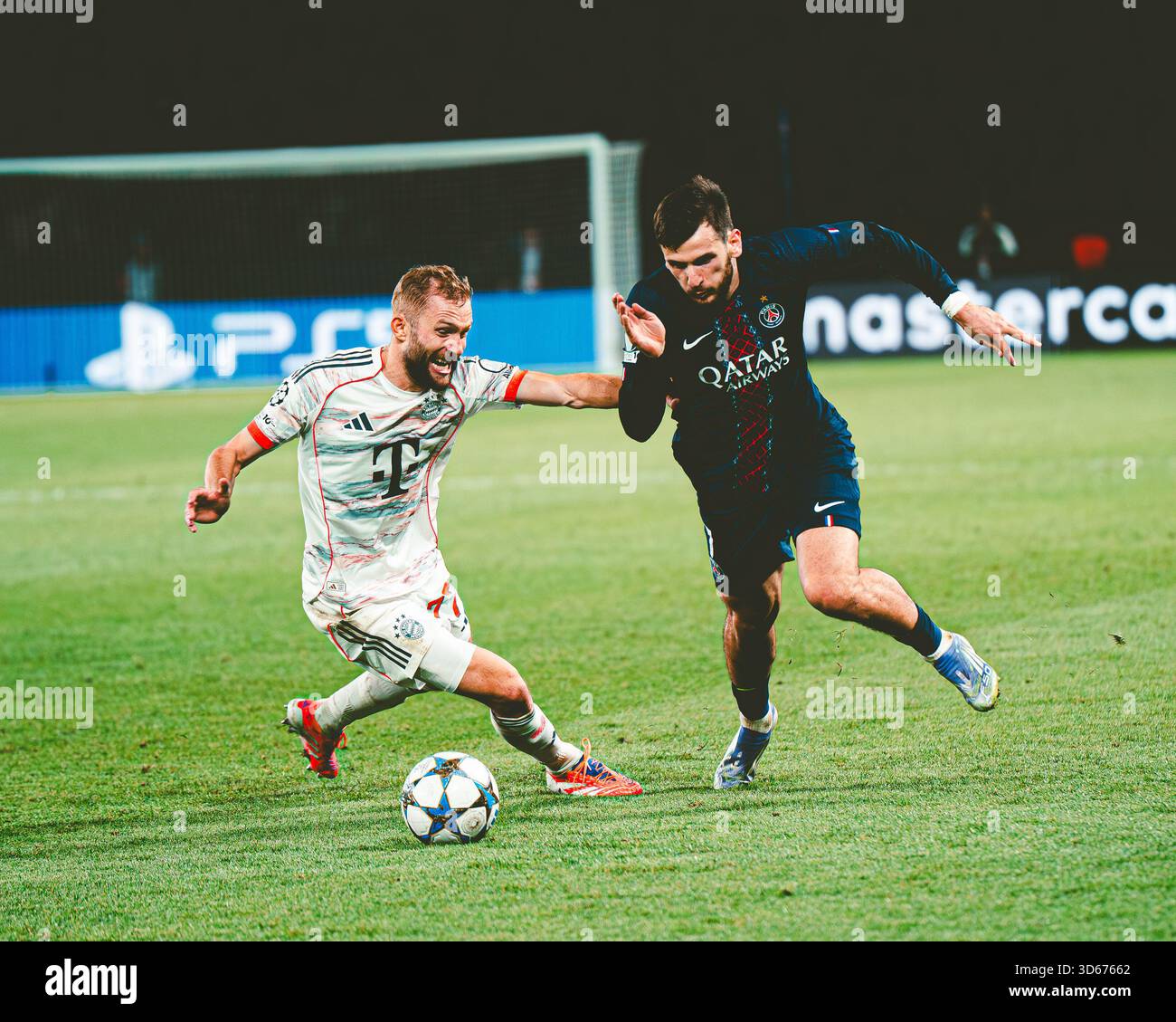 Khvicha kvaratskhelia psg hi-res stock photography and images - Alamy