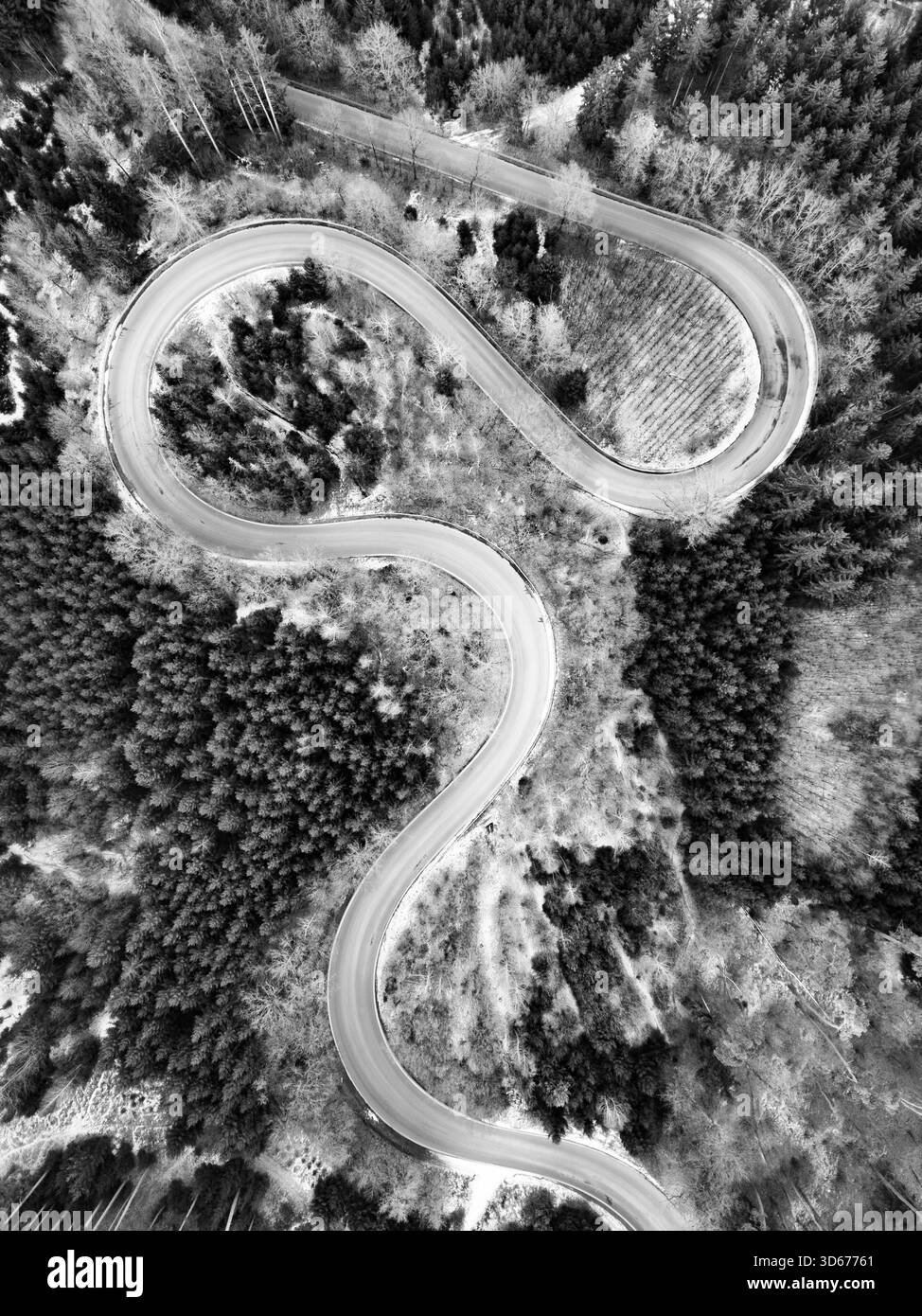 Curves winding road Black and White Stock Photos & Images - Alamy