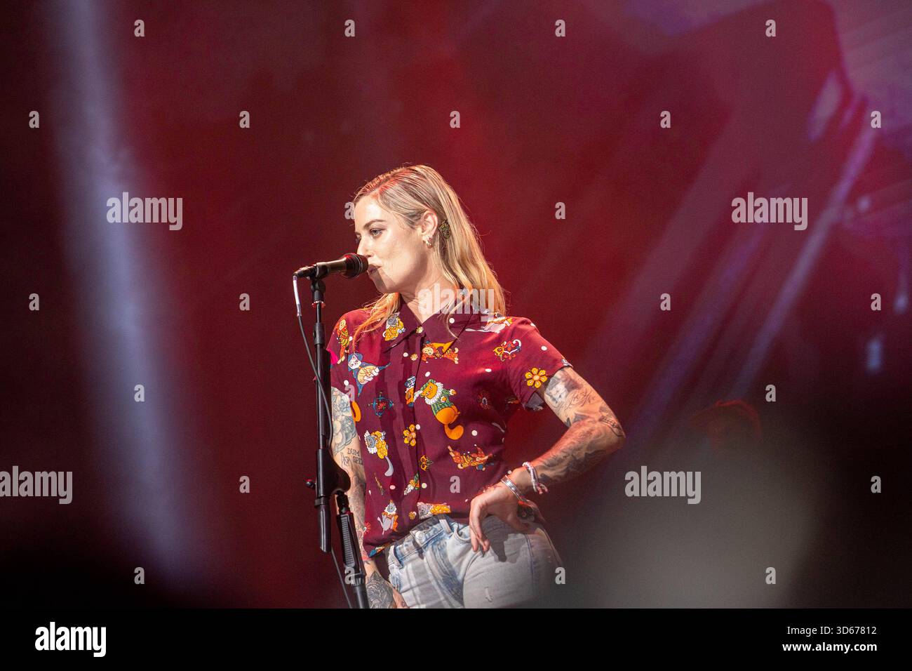 Music Concert - Beautiful Mess - Gin Wigmore Gin Wigmore sings on stage ...