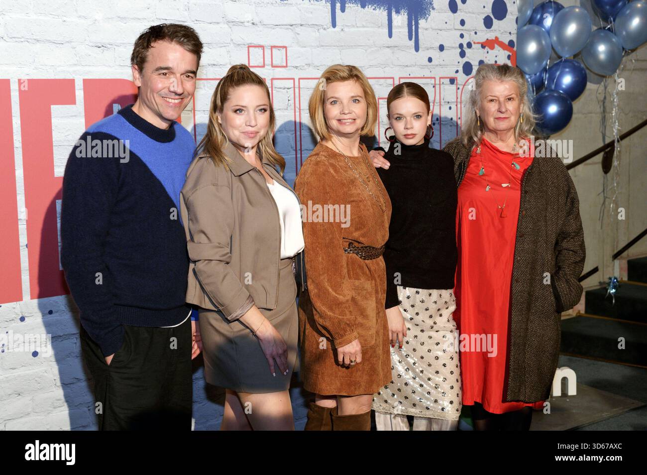Alexander Khuon, Caroline Frier, Annette Frier, Maria Matschke Engel ...