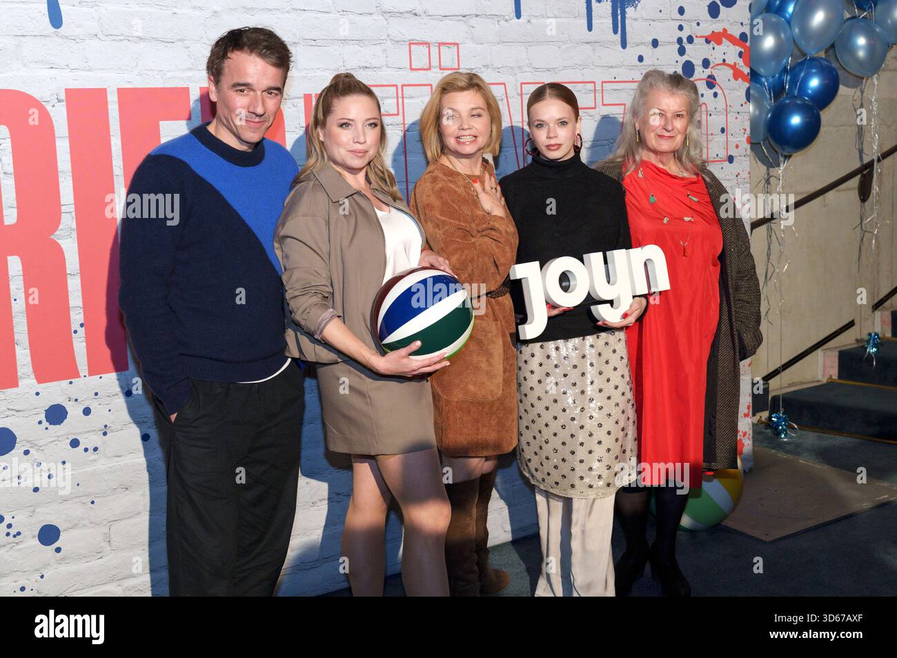 Alexander Khuon, Caroline Frier, Annette Frier, Maria Matschke Engel ...