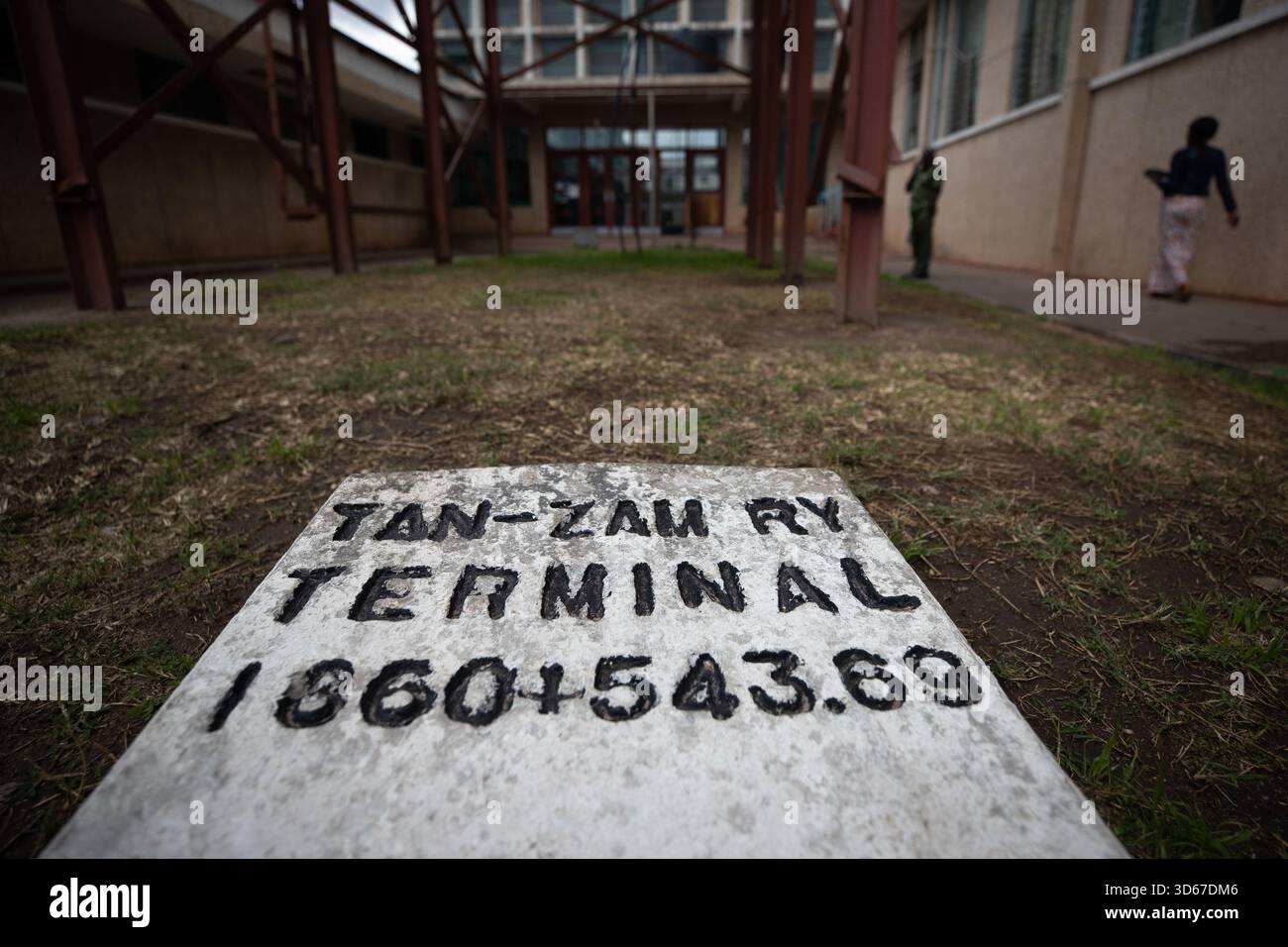 (251119) -- LUSAKA, Nov. 19, 2025 (Xinhua) -- The Tanzania-Zambia ...