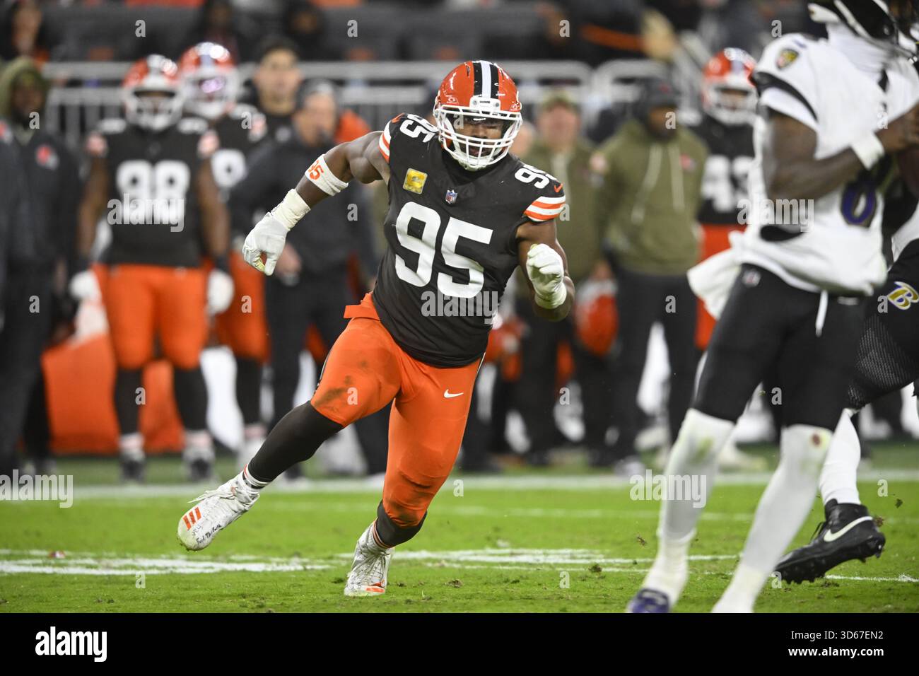 Cleveland Browns defensive end Myles Garrett (95) rushes the passer ...