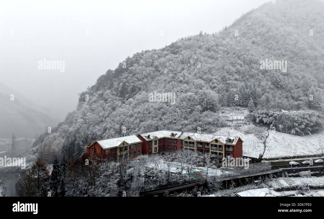 Snow scenery in Xiangyang City, central China's Hubei Province, 17 ...
